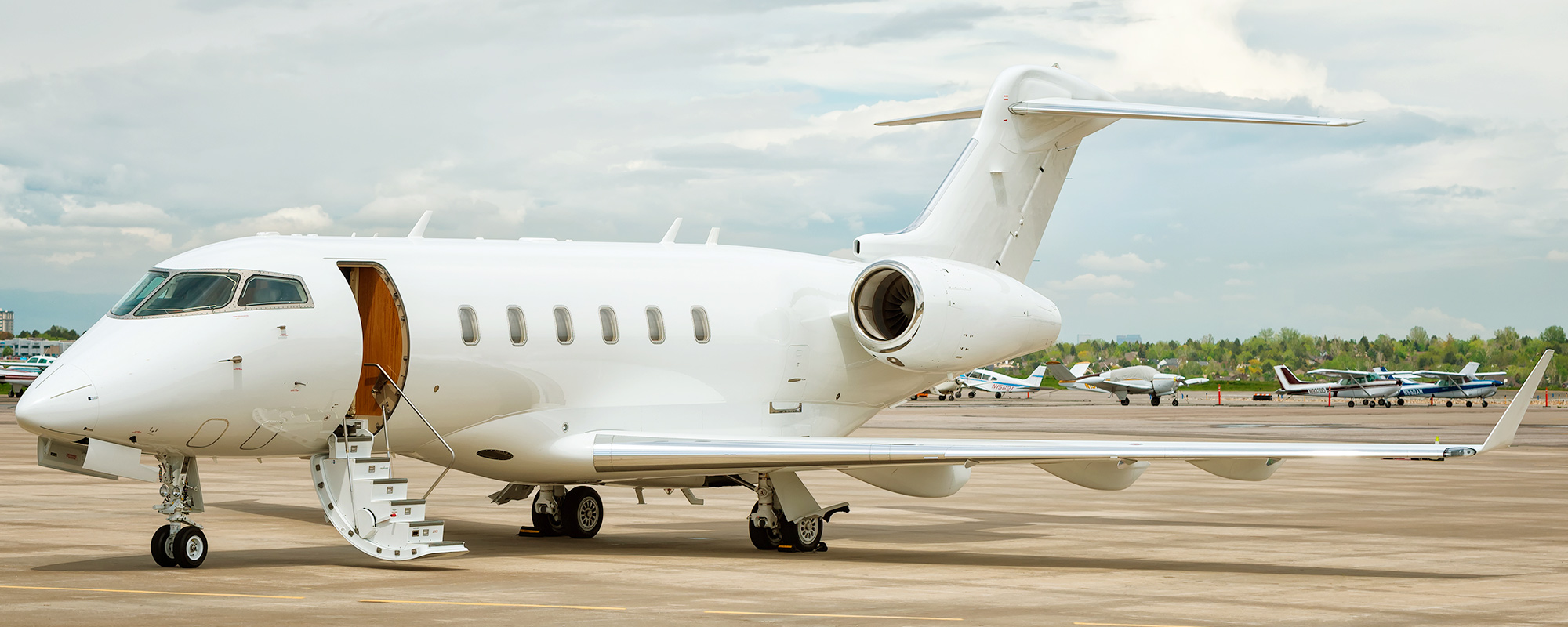 Challenger 300 Charter | evoJets